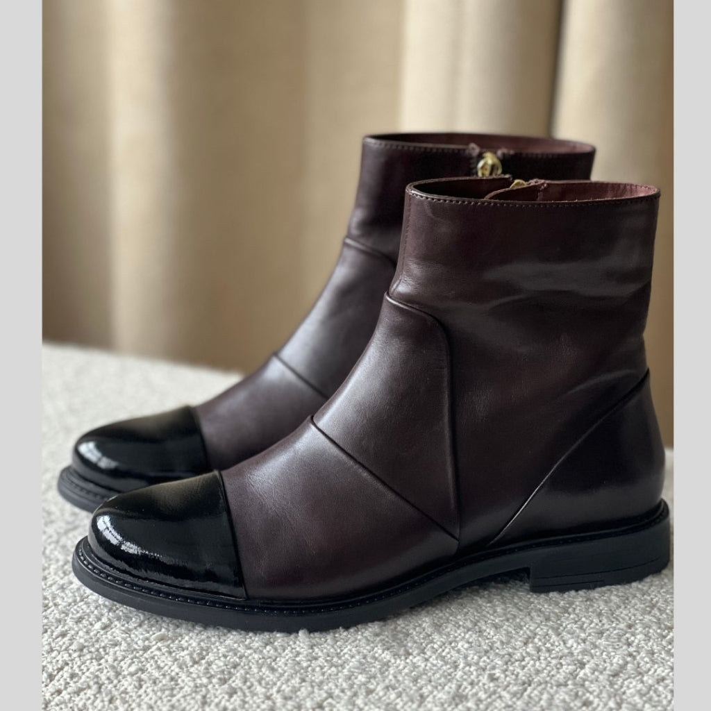 THE MAGIC BOOT - DARK BROWN W PATENT TOE – Copenhagenshoes-shop.de